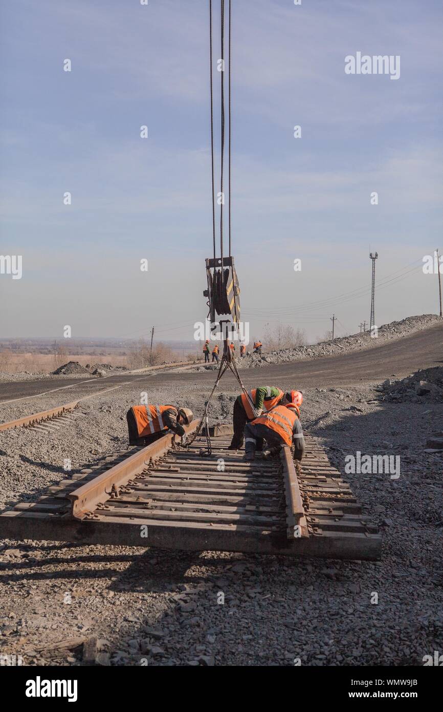 Rail men working tracks hi-res stock photography and images - Alamy