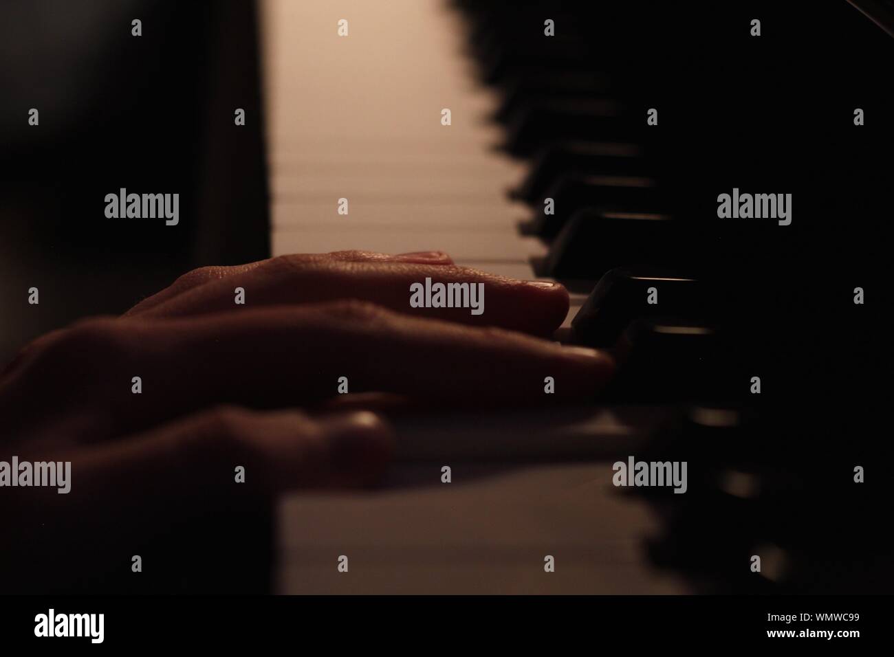 Hand keyboard piano hi-res stock photography and images - Alamy