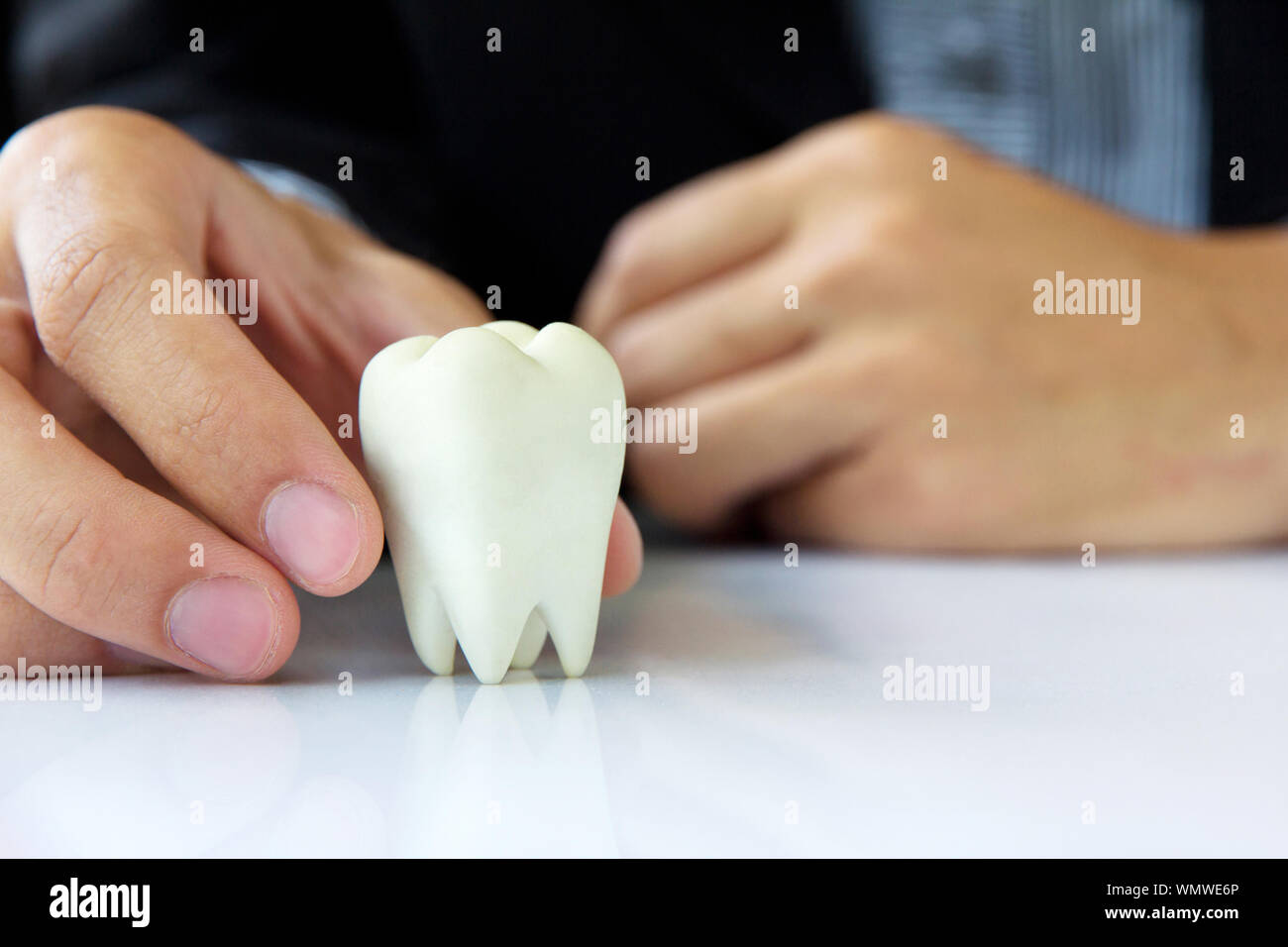 Human tooth holding hi-res stock photography and images - Alamy