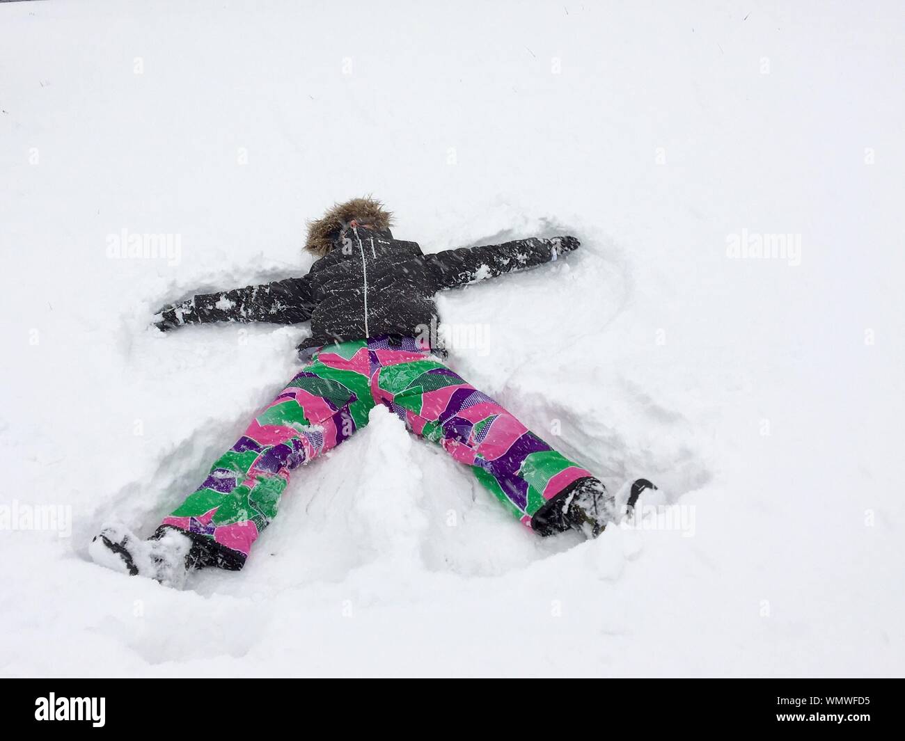 Man lying down arms outstretched hi-res stock photography and images ...