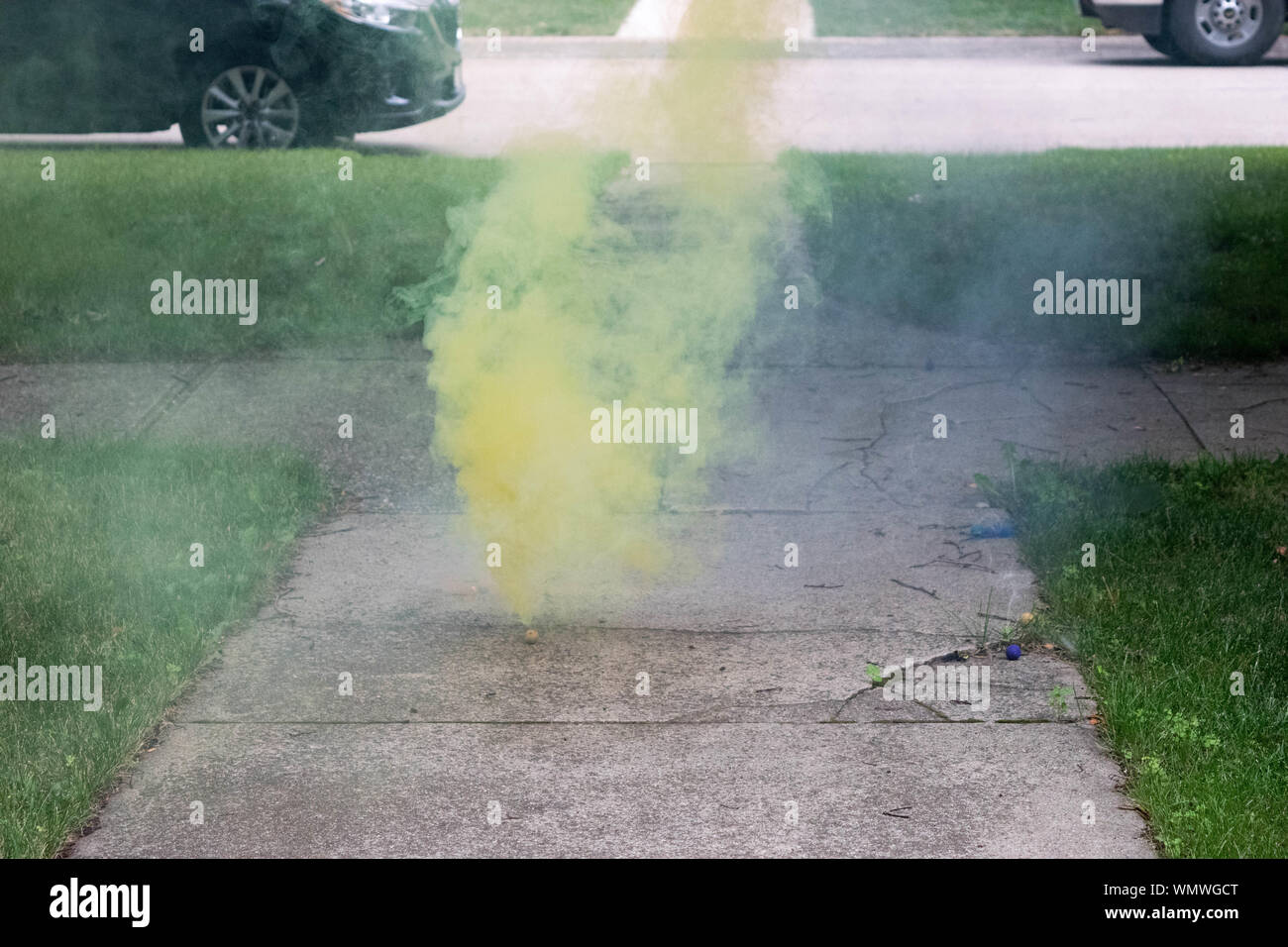 Bomb smoke hi-res stock photography and images - Alamy