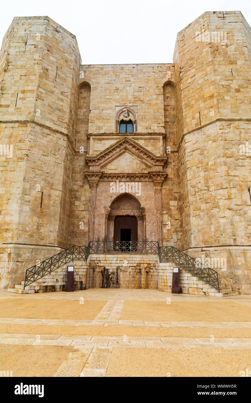 Castel del monte puglia italia hi-res stock photography and images - Alamy