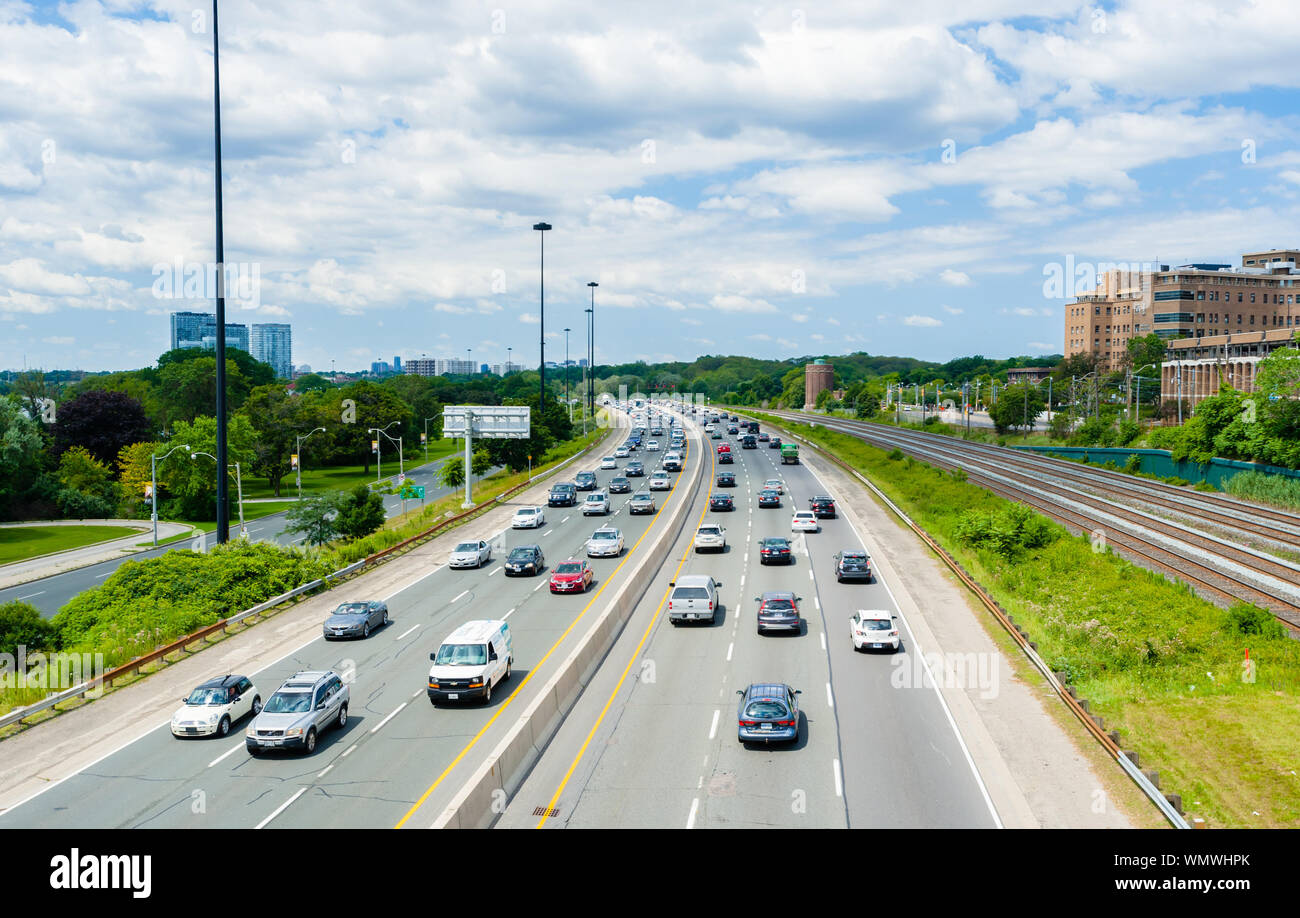 Traffic toronto gardiner expressway hi-res stock photography and images ...
