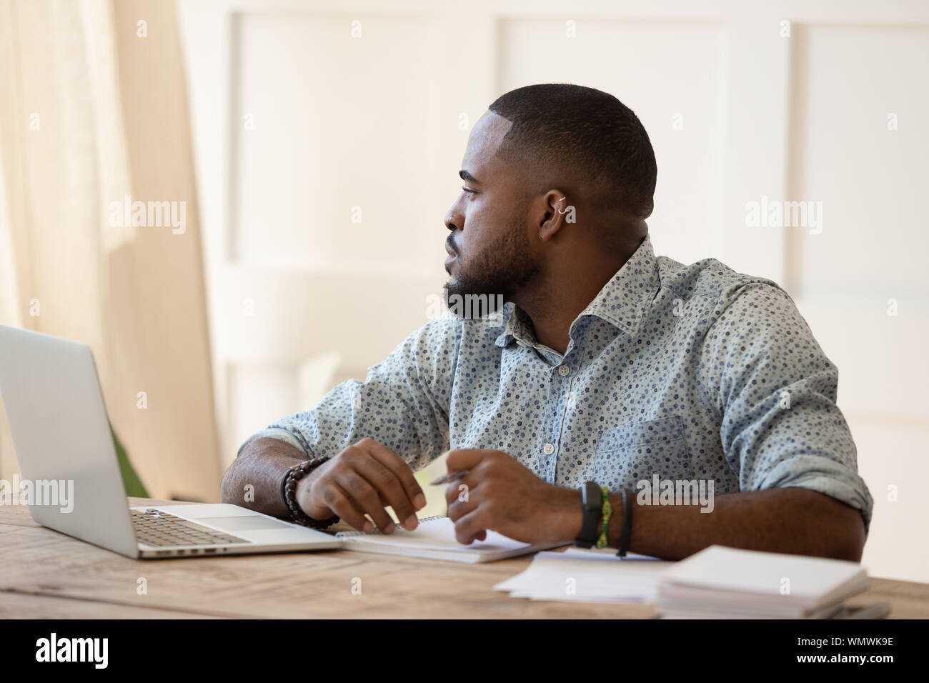 Feeling bored hi-res stock photography and images - Alamy