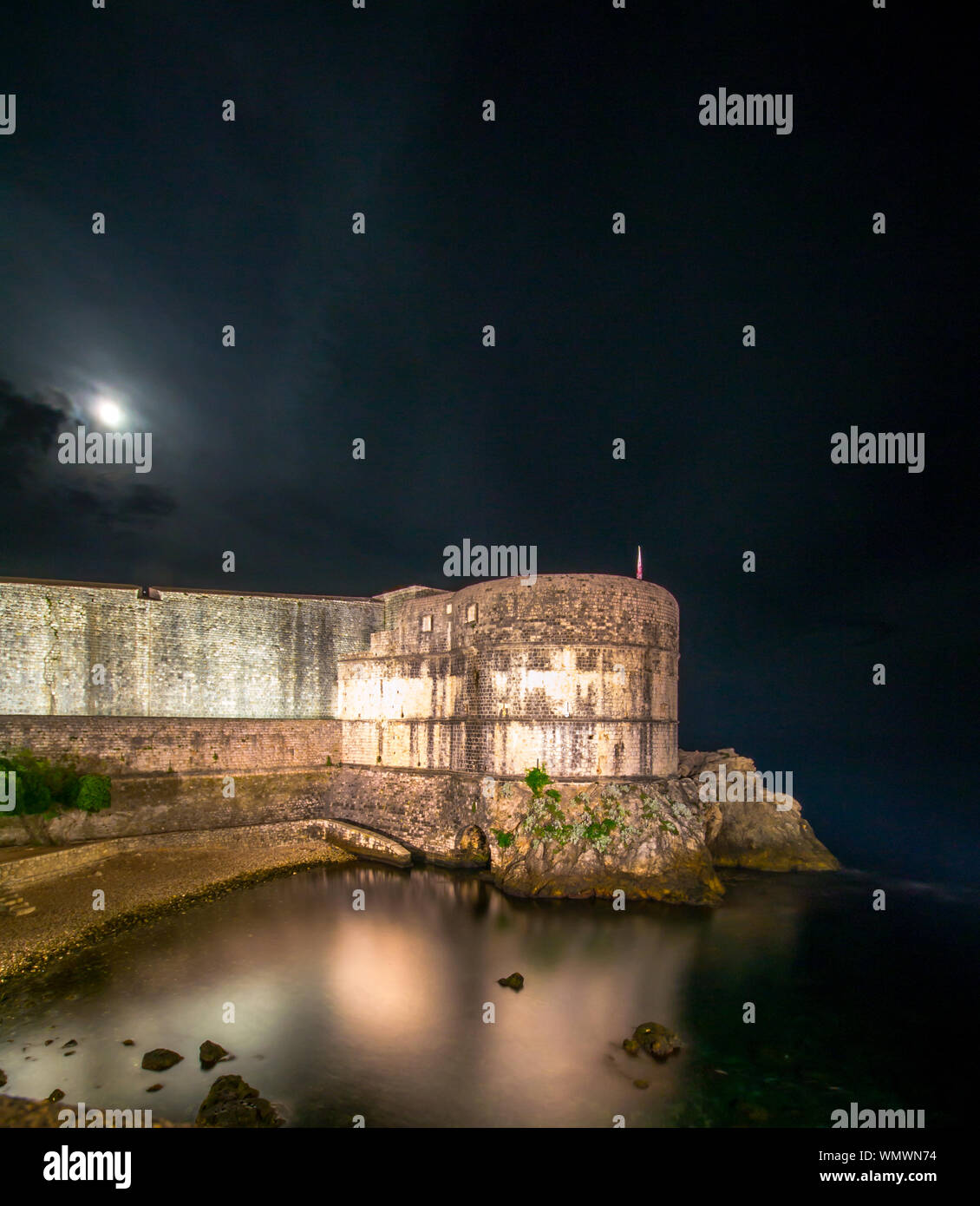 Night sky castle hi-res stock photography and images - Alamy