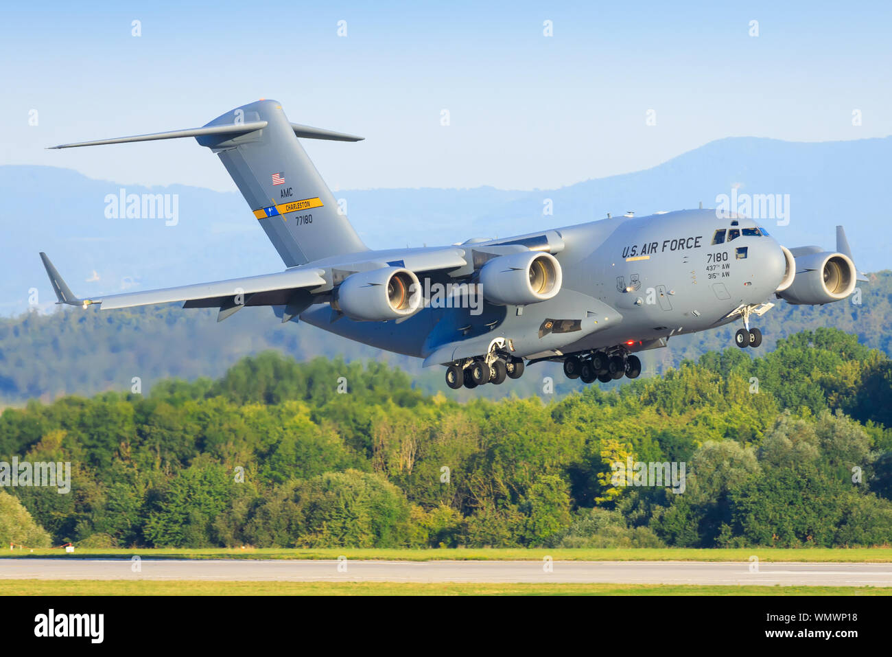 C17 globemaster iii hi-res stock photography and images - Alamy