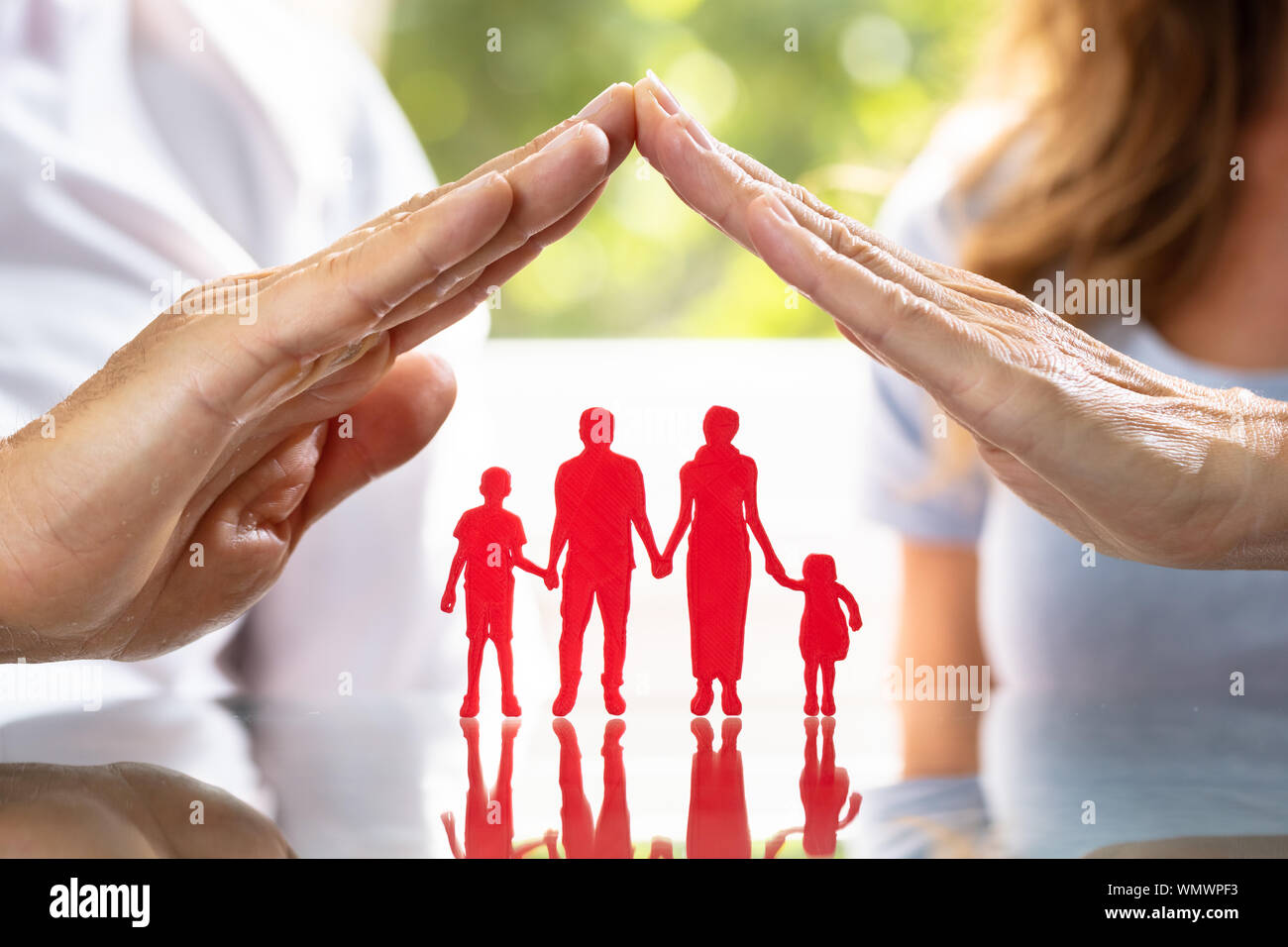 Red family hi-res stock photography and images - Alamy