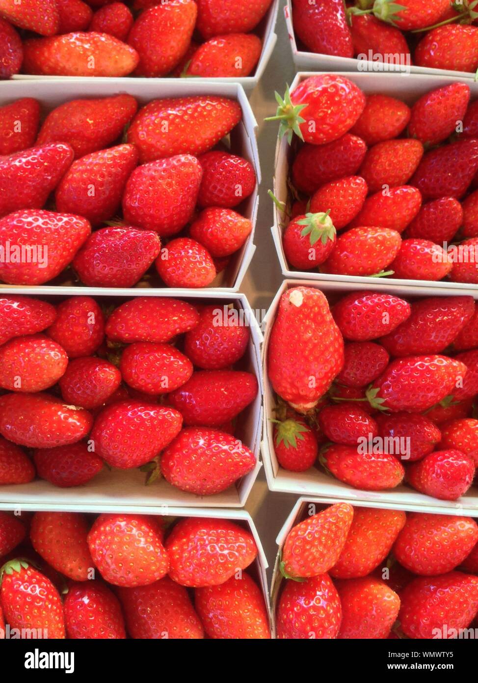 Boxes strawberries hi-res stock photography and images - Alamy