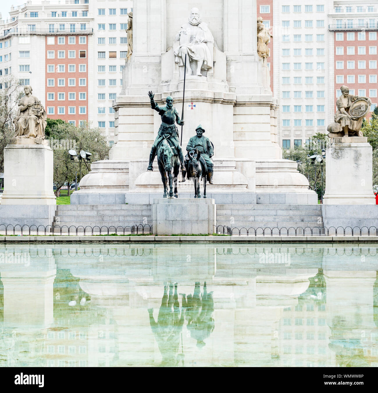 Statue reflection water hi-res stock photography and images - Alamy