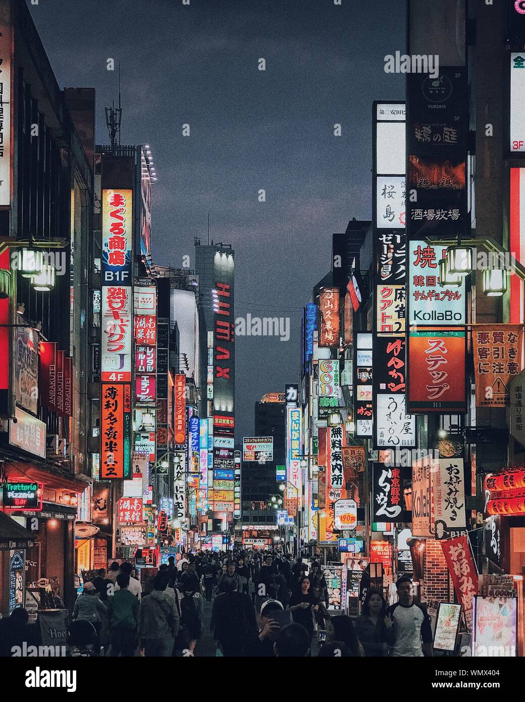 Crowd sign hi-res stock photography and images - Alamy