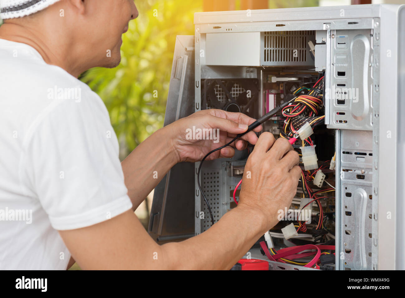 Repairing computer hi-res stock photography and images - Alamy