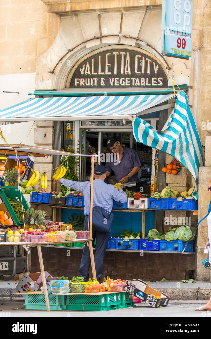 Small vegetable shop hi-res stock photography and images - Alamy
