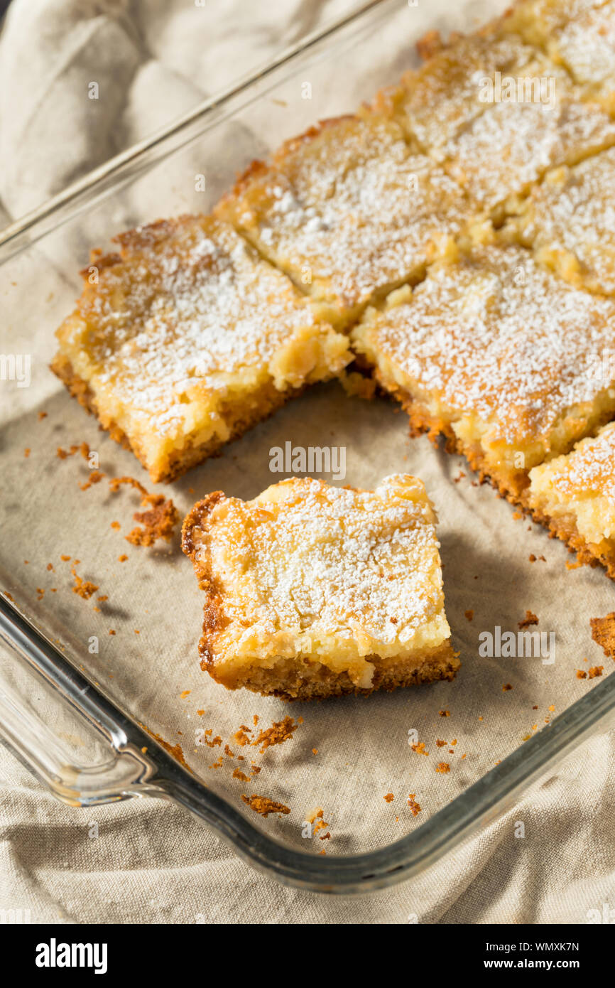 Gooey buttercake hi-res stock photography and images - Alamy