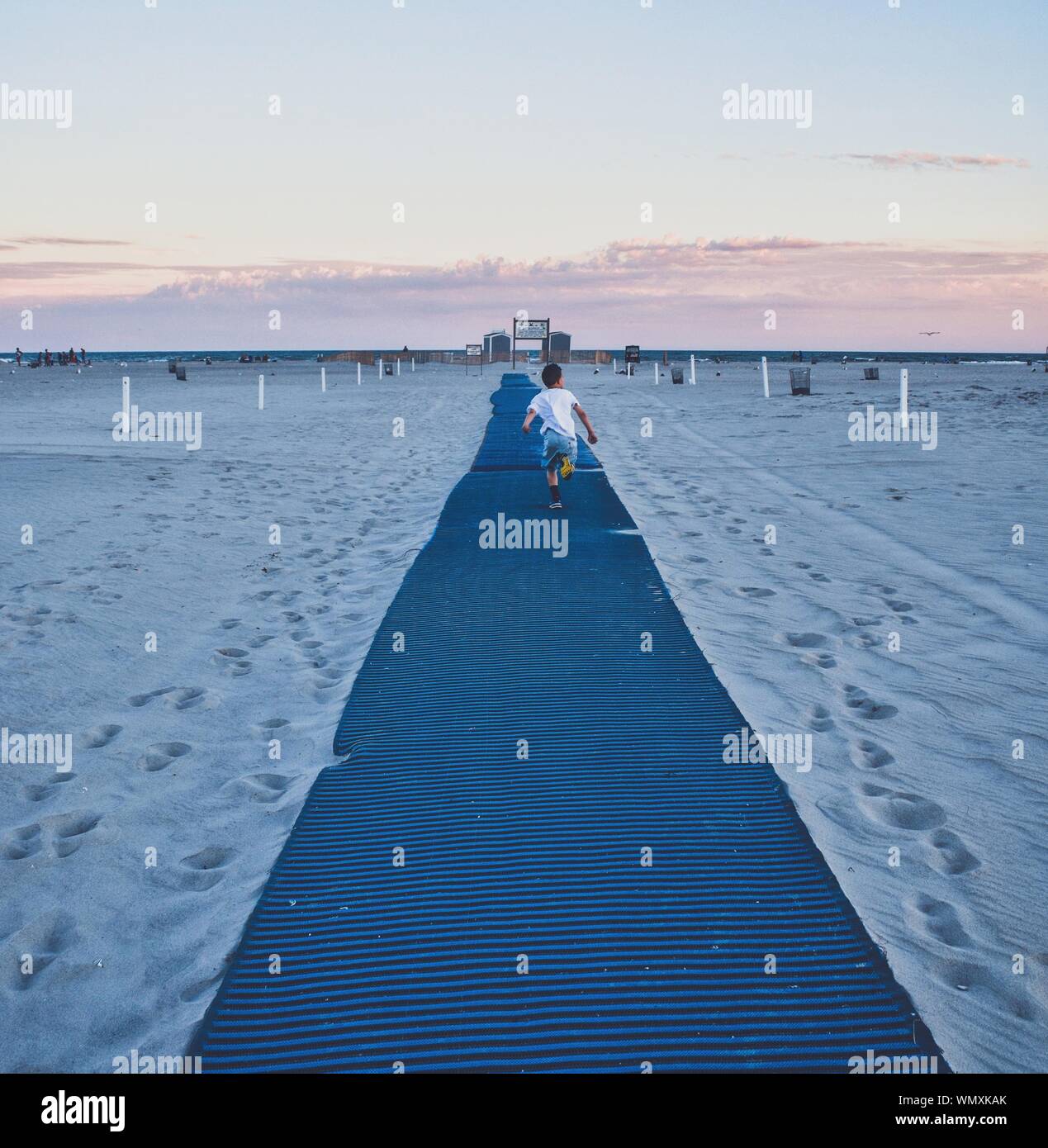 Blue carpet on the beach hi-res stock photography and images - Alamy