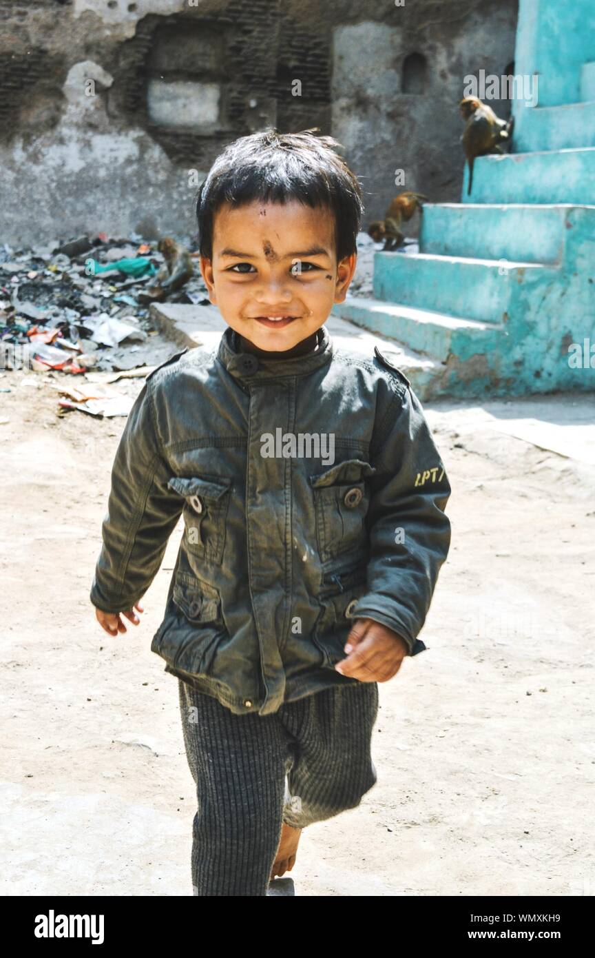 Person running and india hi-res stock photography and images - Alamy