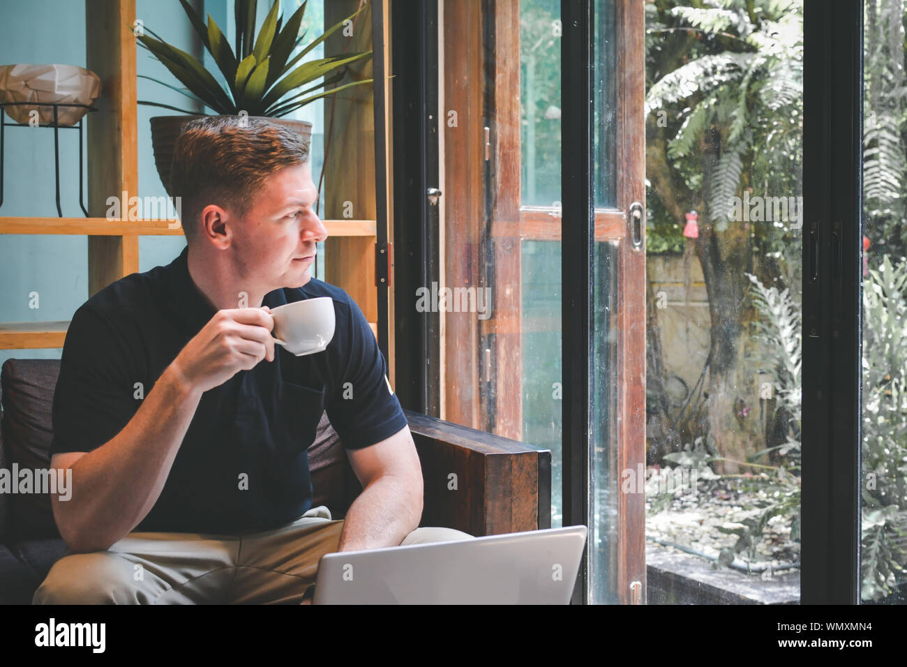 Men cafe coffee hi-res stock photography and images - Alamy