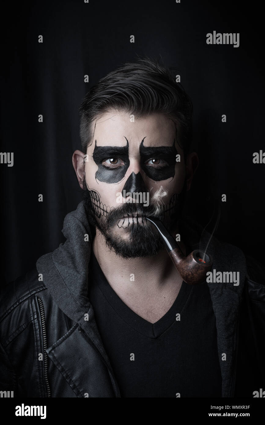 Pipe smoking young man hi-res stock photography and images - Alamy