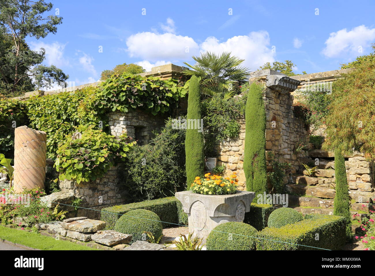 Italian Garden, Hever Castle, Hever, Edenbridge, Kent, England, Great ...
