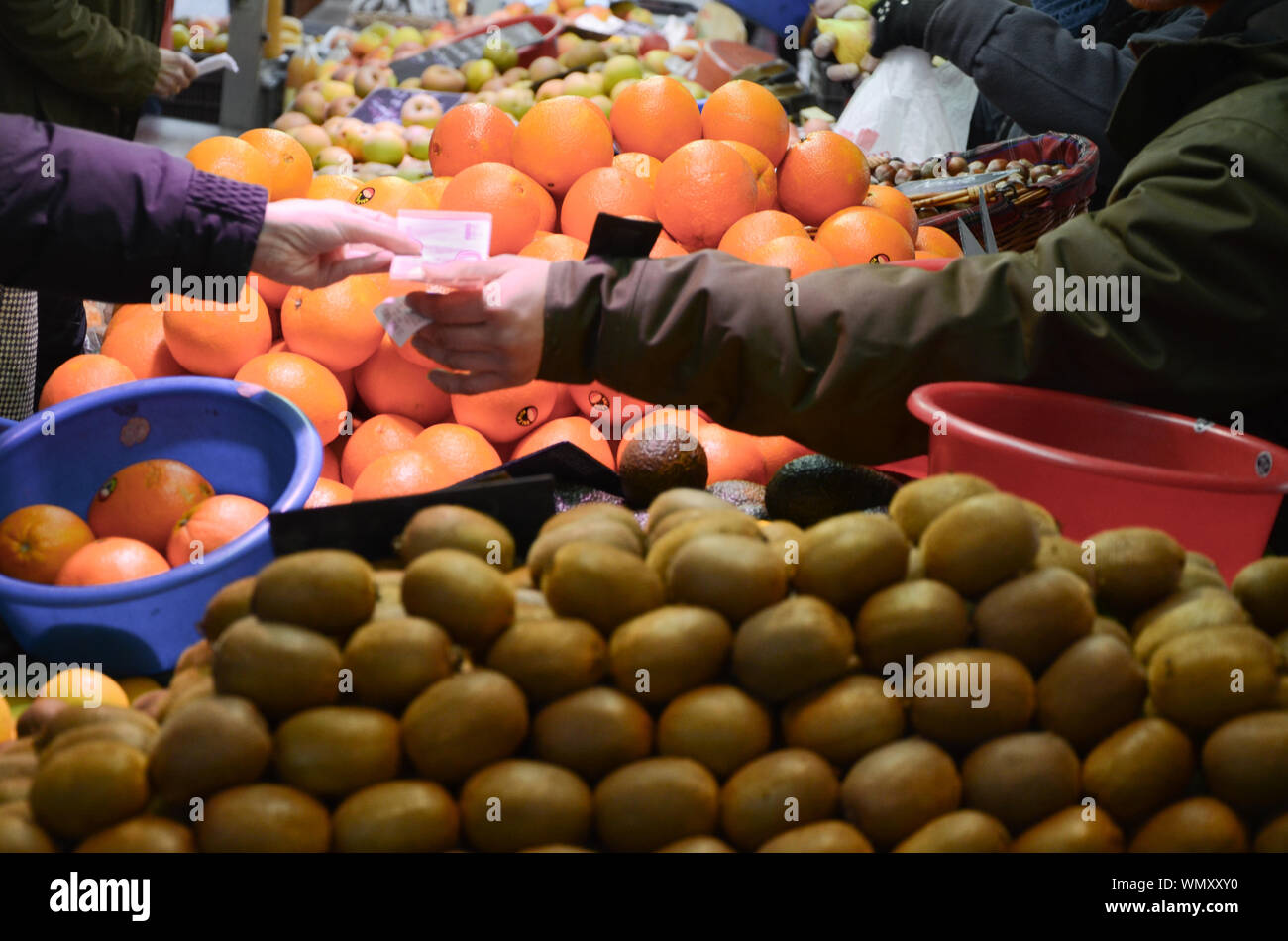 Money market hi-res stock photography and images - Alamy