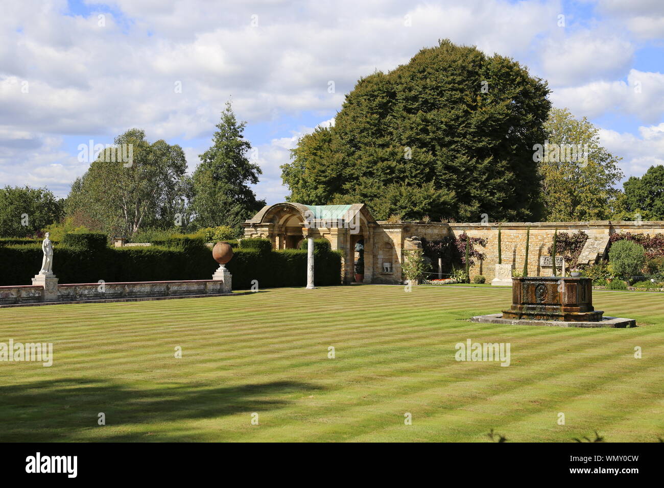 Italian Garden, Hever Castle, Hever, Edenbridge, Kent, England, Great ...