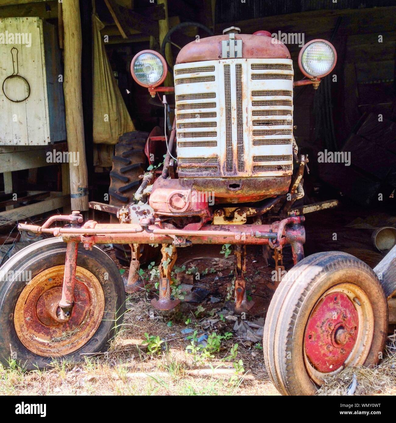 Run down tractor hi-res stock photography and images - Alamy