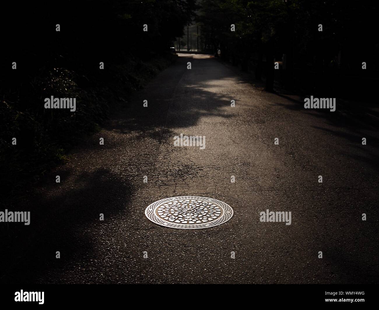 Manhole road hi-res stock photography and images - Alamy