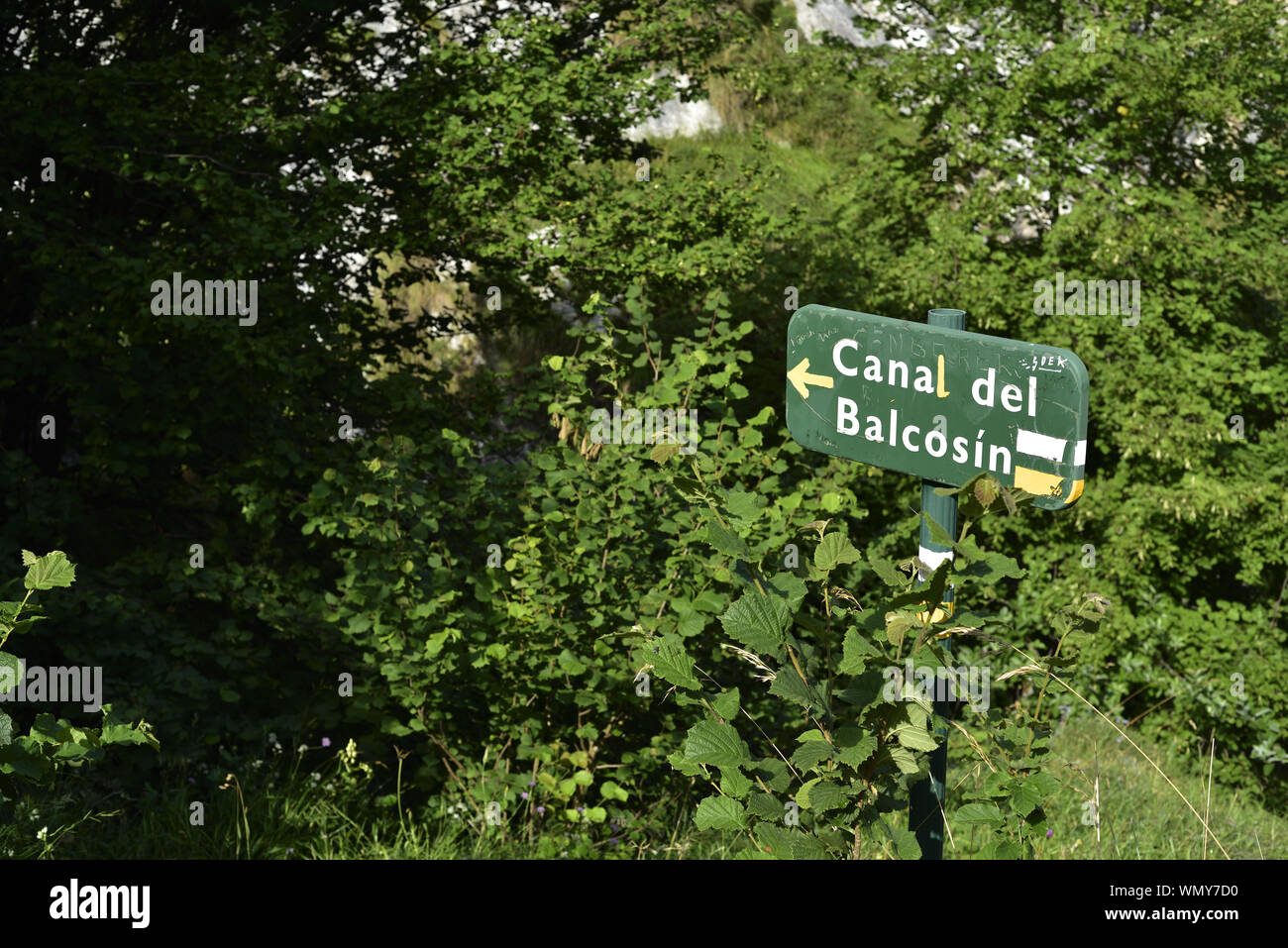 Waymark sign indicating the Canal de Balcosin, on the path above Bulnes ...