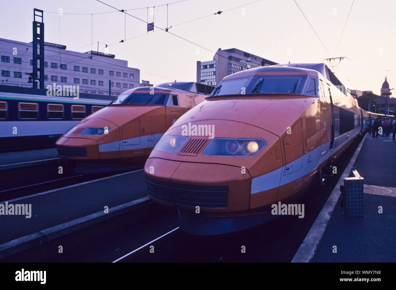 Paris, Gare de Lyon, TGV-Züge der ersten Generation Stock Photo - Alamy