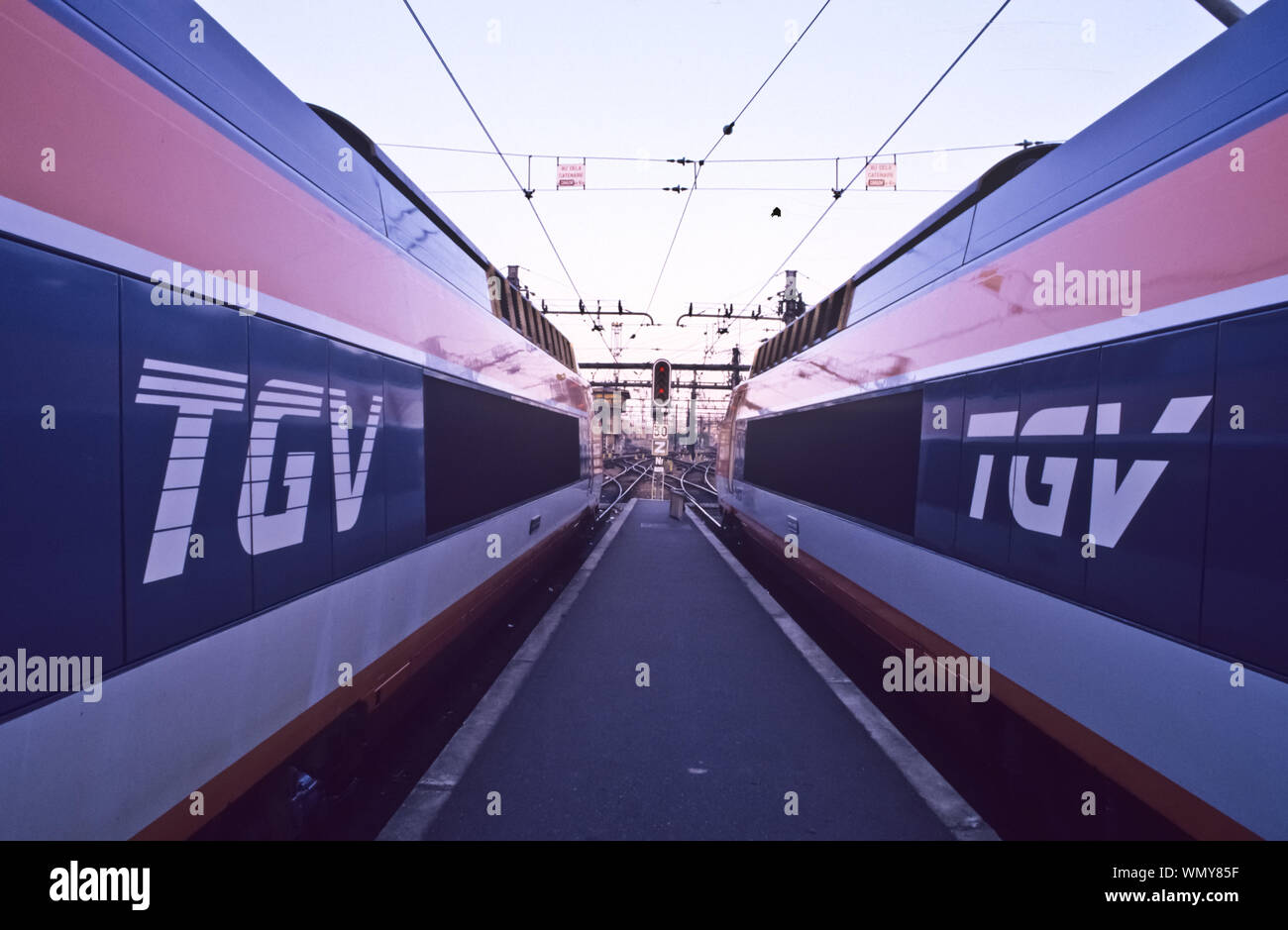 Paris, Gare de Lyon, TGV-Züge der ersten Generation Stock Photo - Alamy