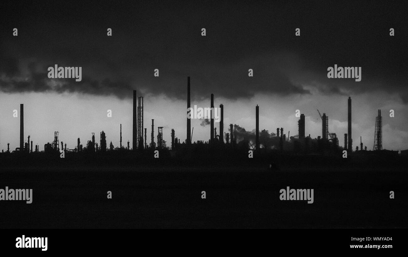 Oil refinery Black and White Stock Photos & Images - Alamy