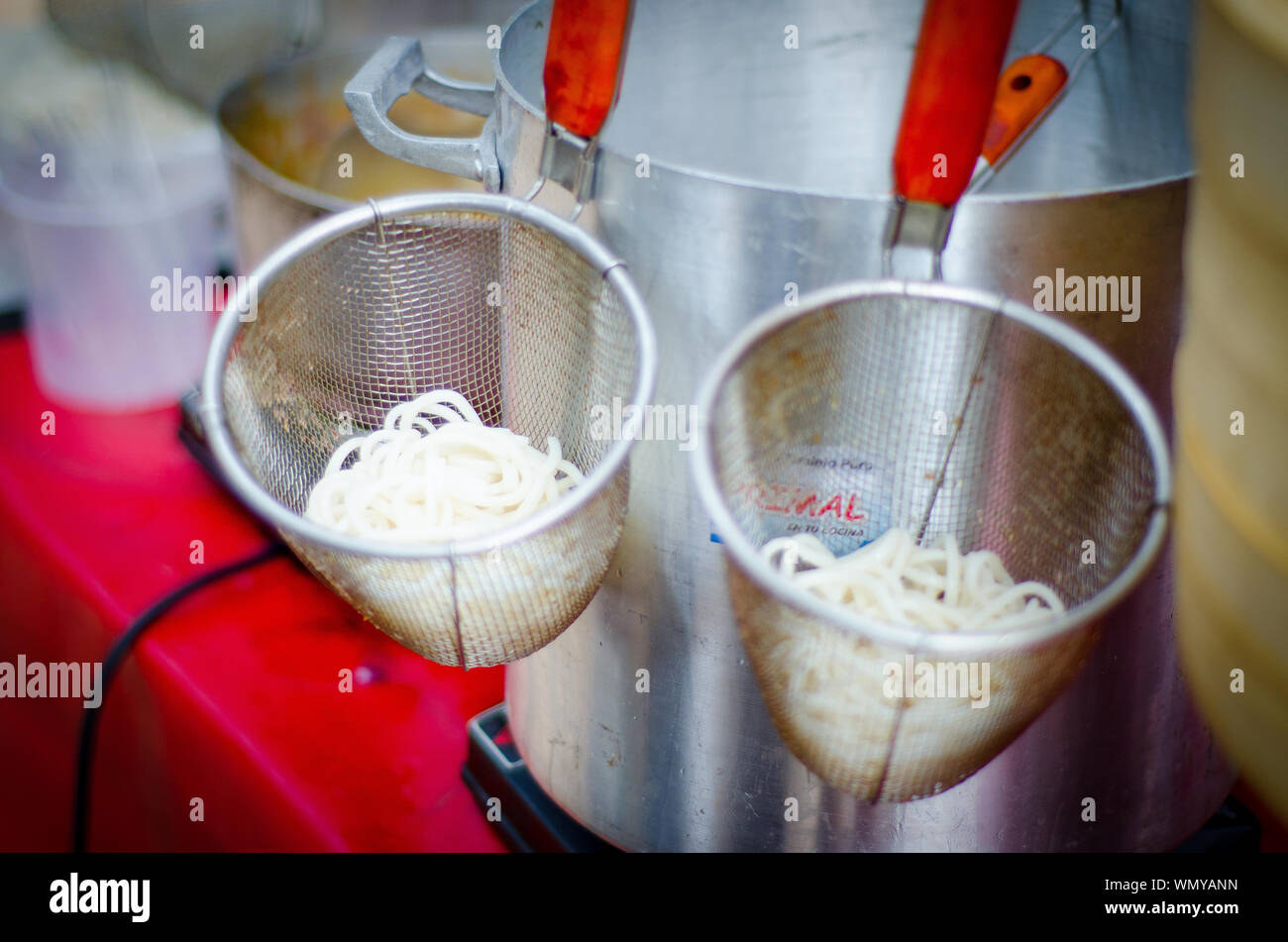 Food in sieve hi-res stock photography and images - Alamy