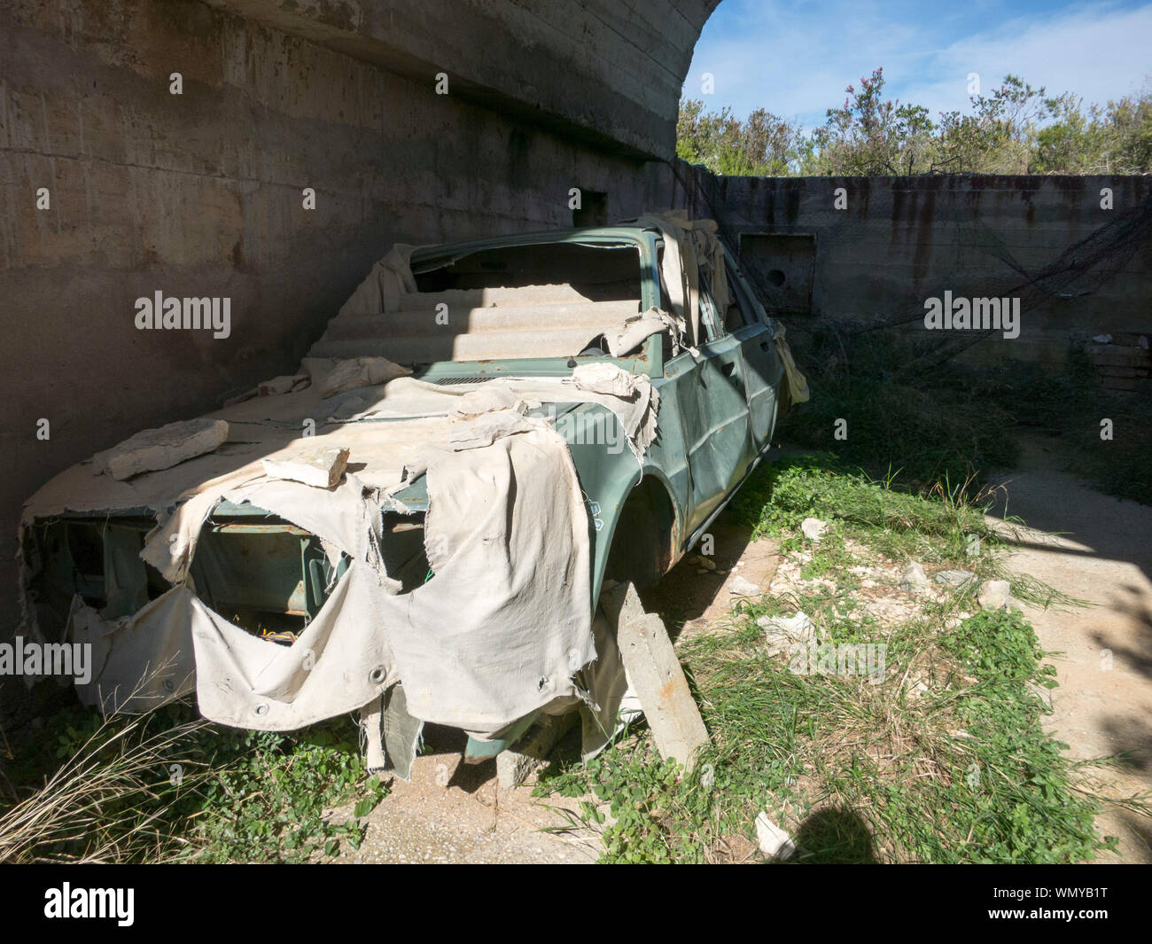 Car into wall hi-res stock photography and images - Alamy