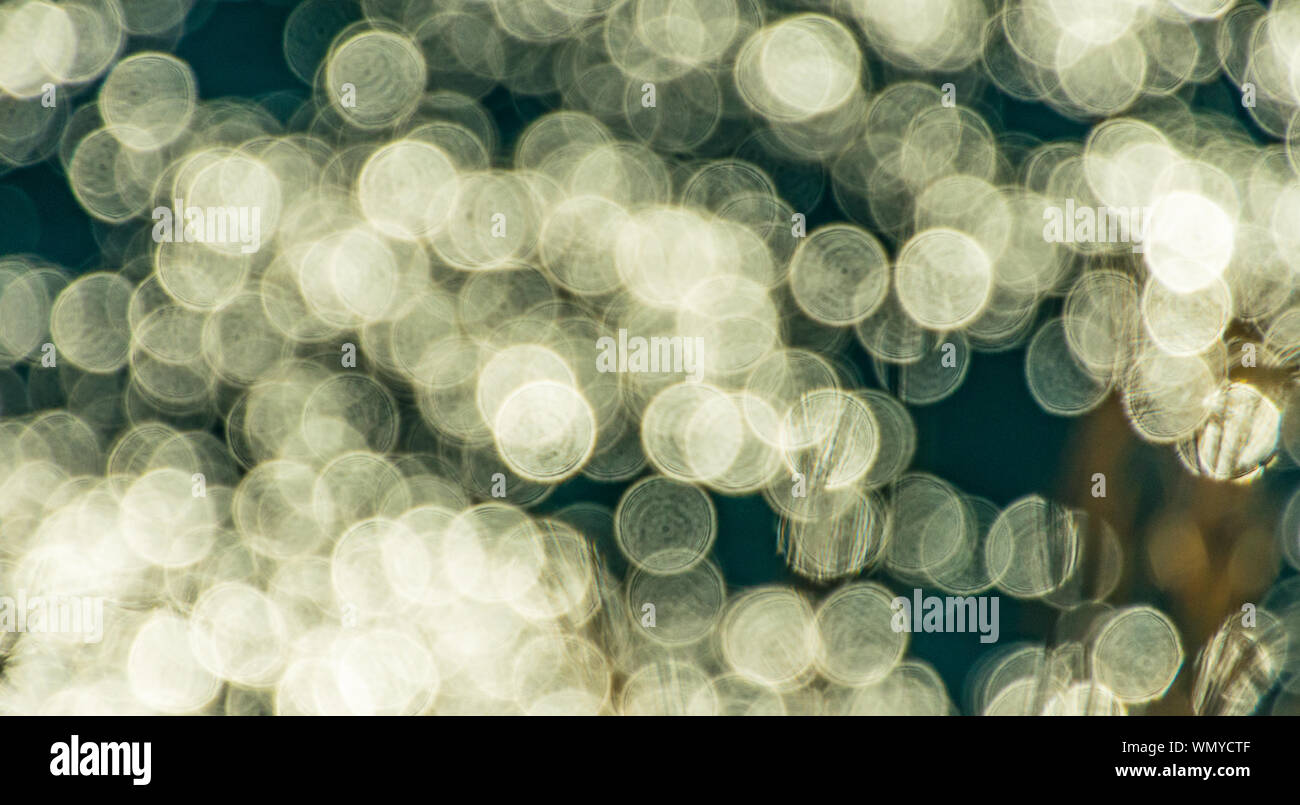 Golden bokeh background hi-res stock photography and images - Alamy