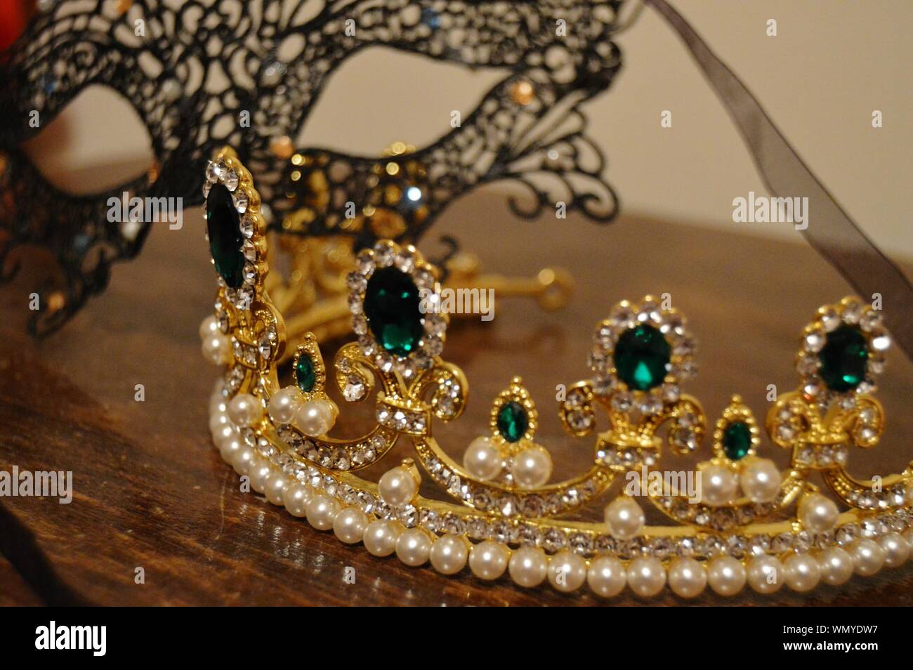 Pearl Crown High Resolution Stock Photography and Images - Alamy