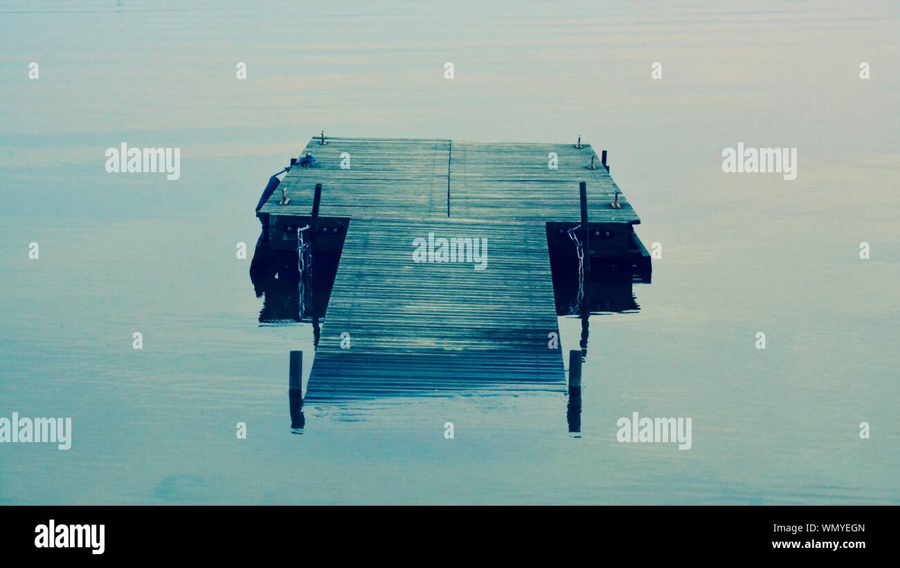 Jetty damaged hi-res stock photography and images - Alamy