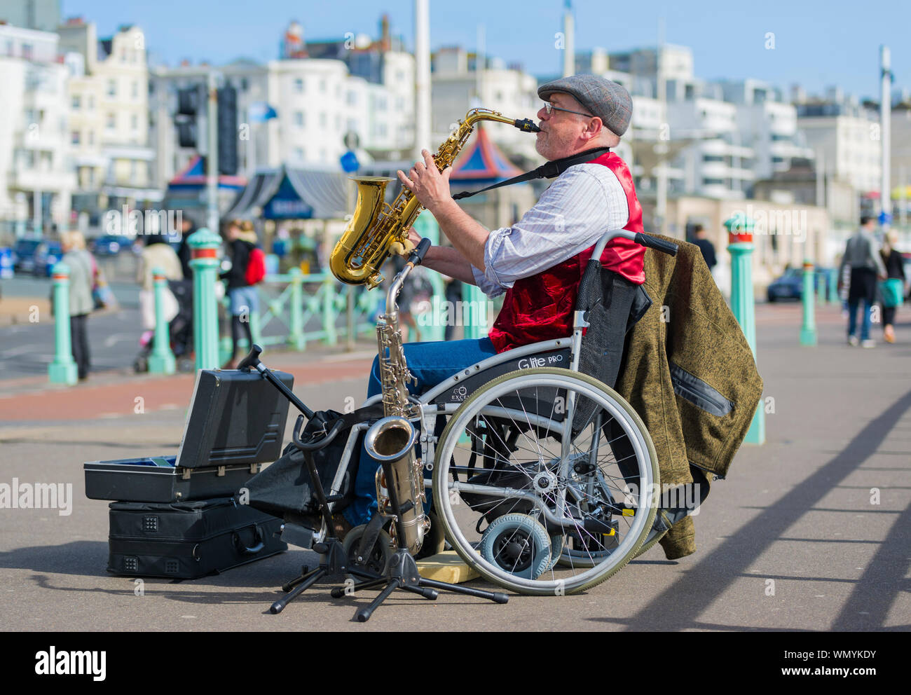 Man busking hi-res stock photography and images - Alamy