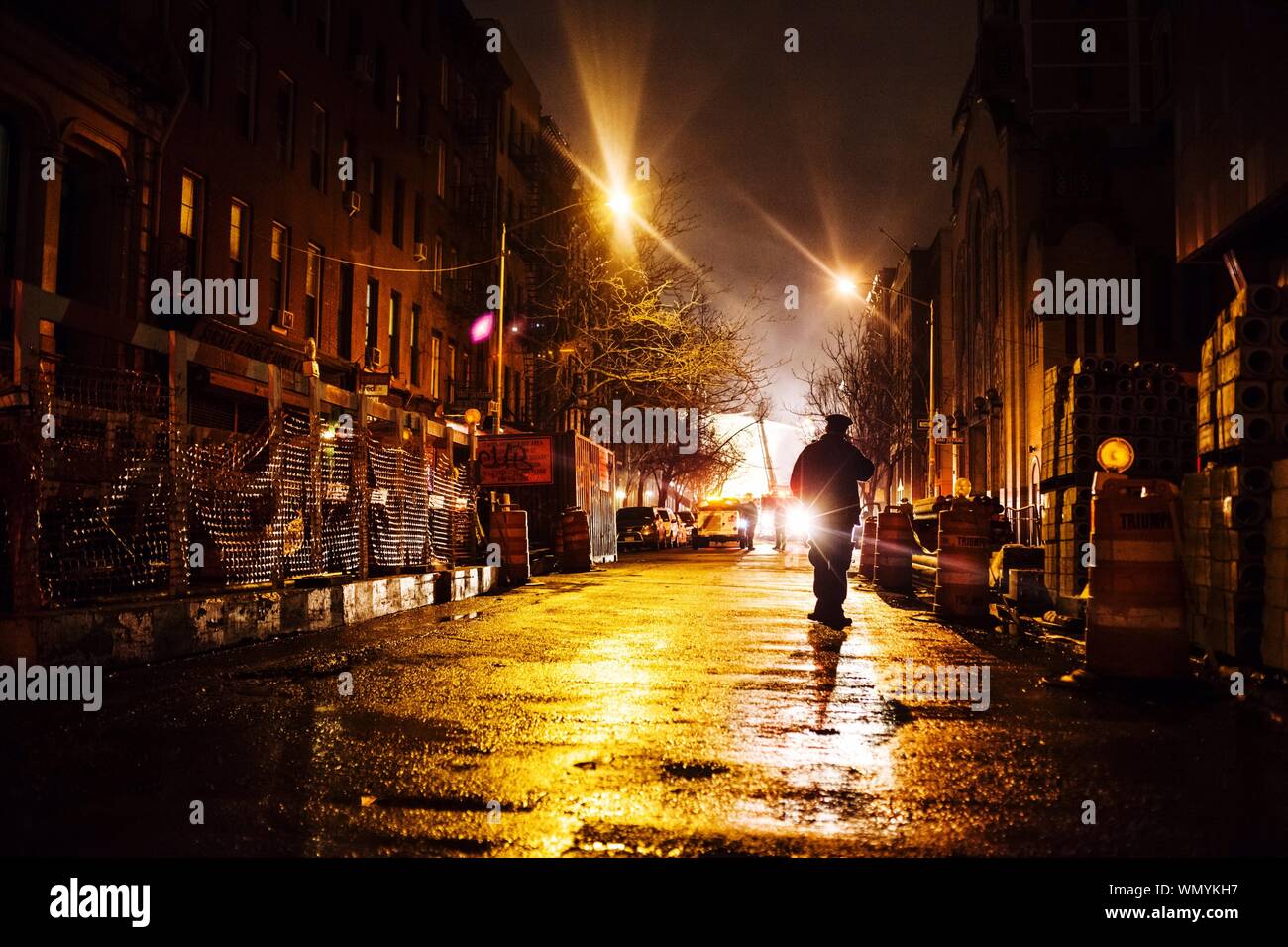 City walking man back not woman hi-res stock photography and images - Alamy