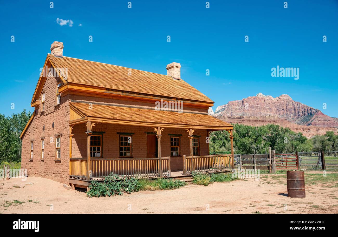 H for house hi-res stock photography and images - Alamy