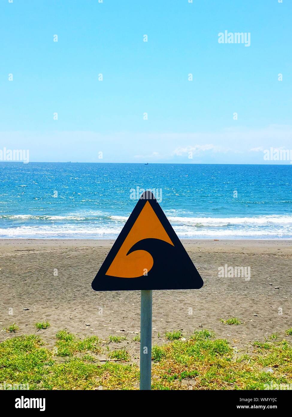 Hazard warning sign hi-res stock photography and images - Alamy