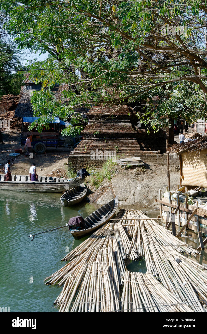 Wooden rafts hi-res stock photography and images - Alamy