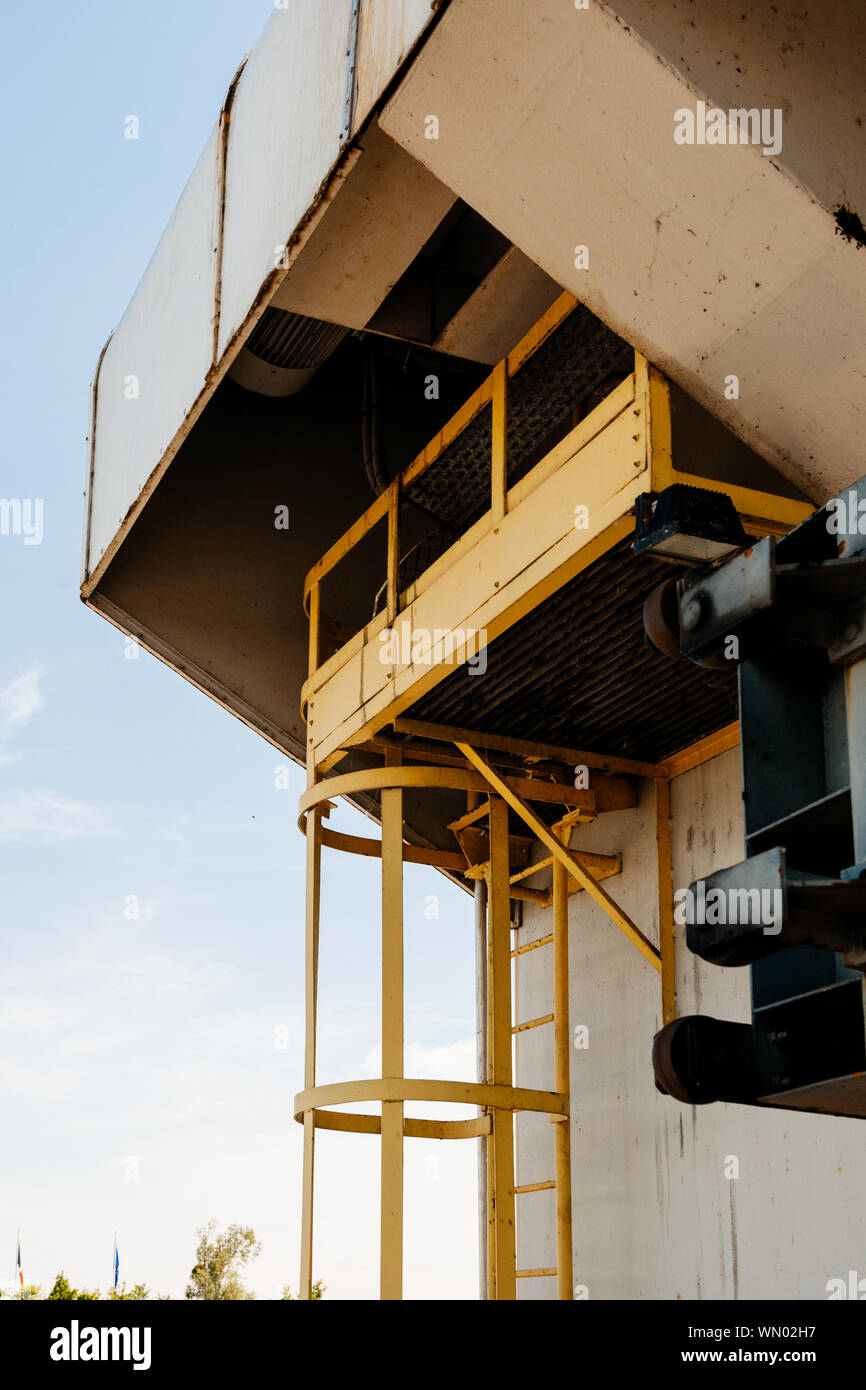 Detail of the Centrale Hydroelectrique de Gambsheim sluice mechanism ...