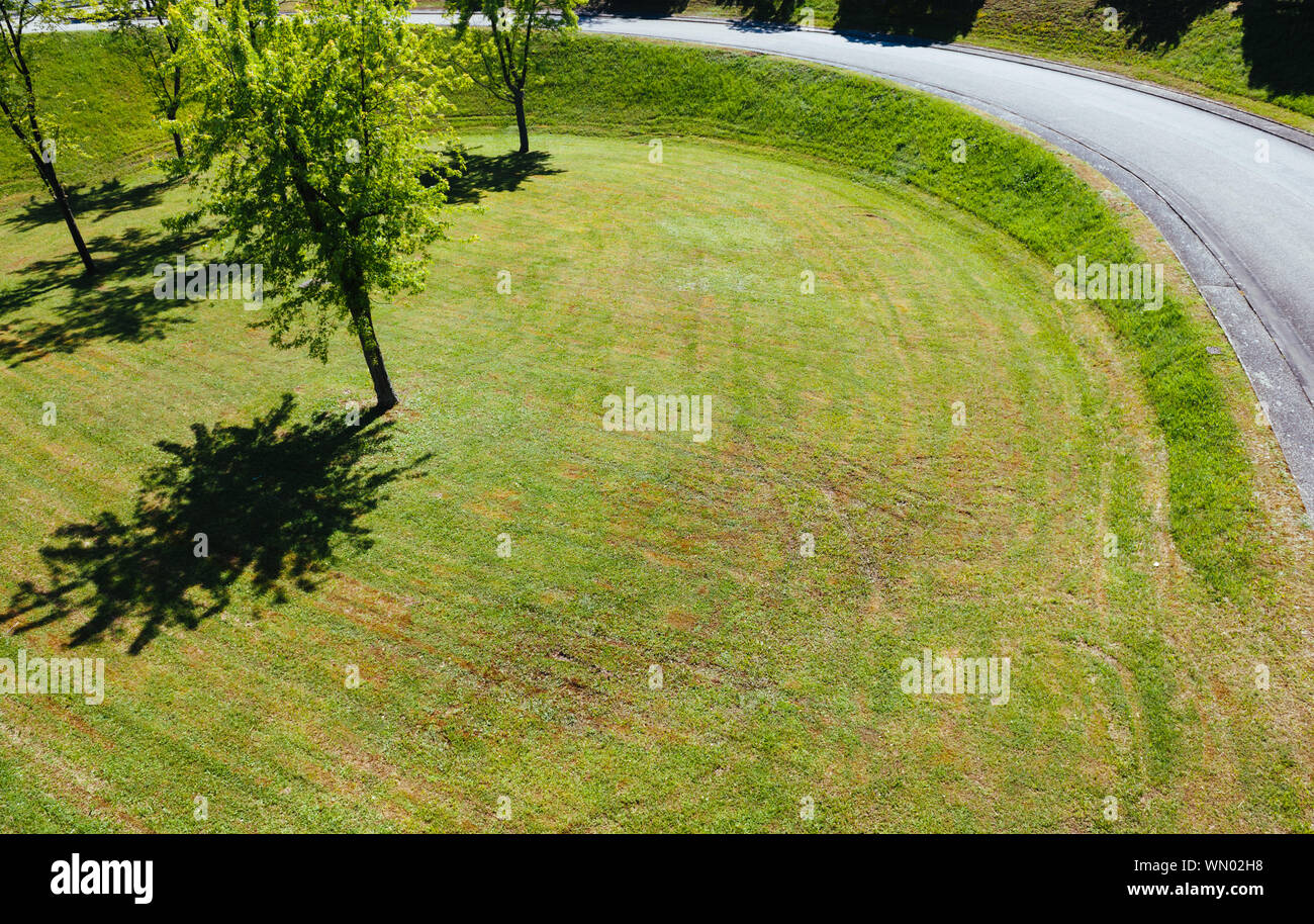 Single lane roundabout hi-res stock photography and images - Alamy