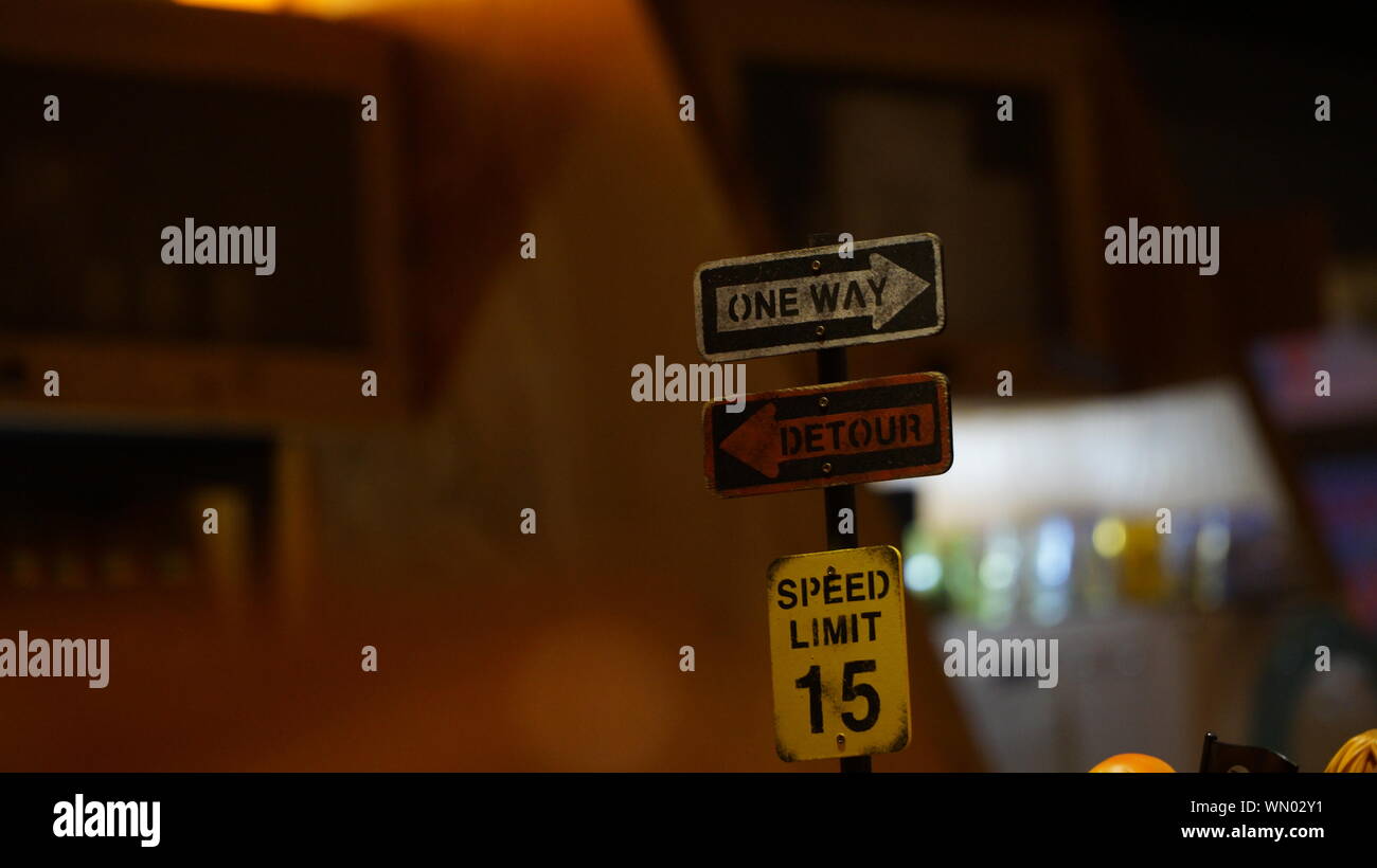 Signs symbol store communication hi-res stock photography and images ...