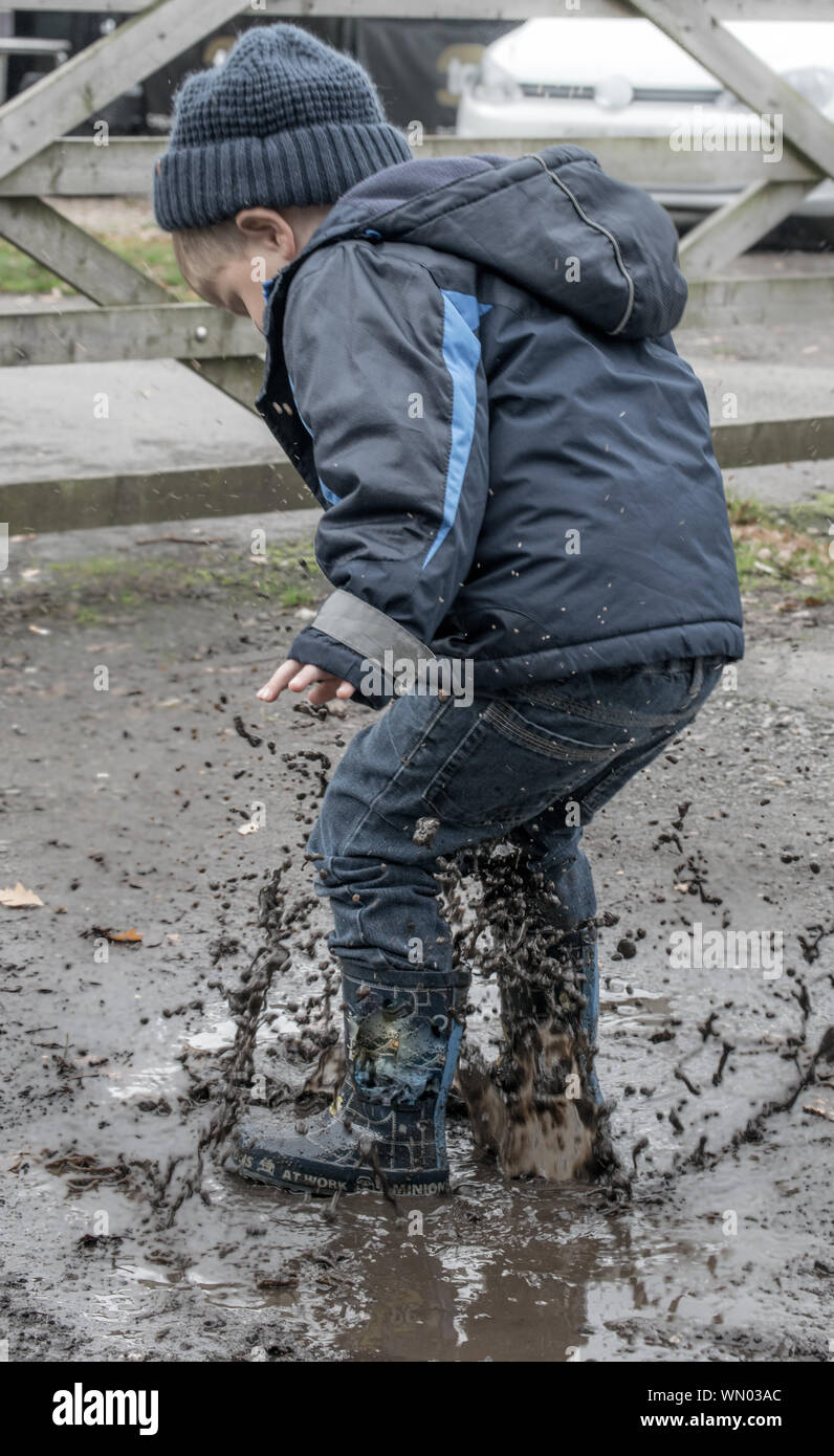 Splashing puddle looking down hi-res stock photography and images - Alamy