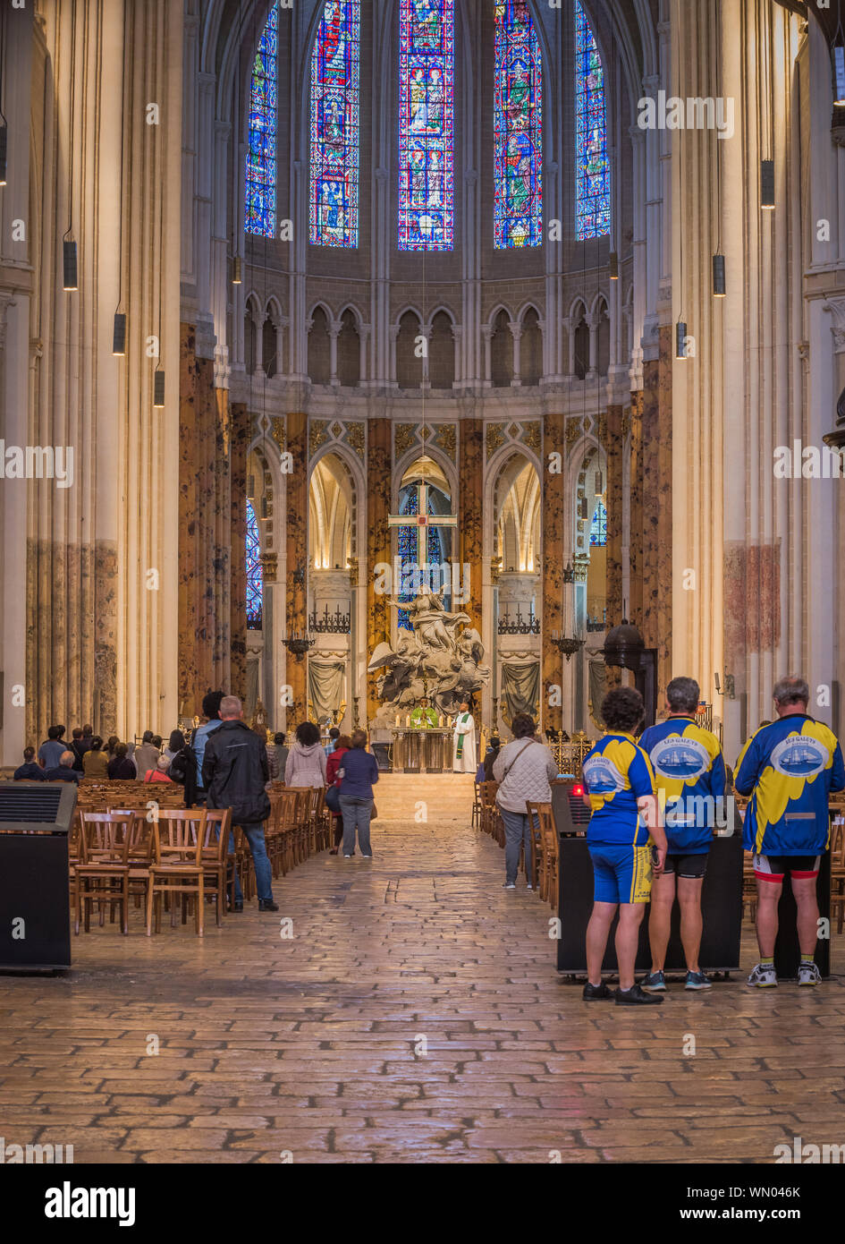 Celebration of the Mass at the Main Altar Chartres Cathedral with ...