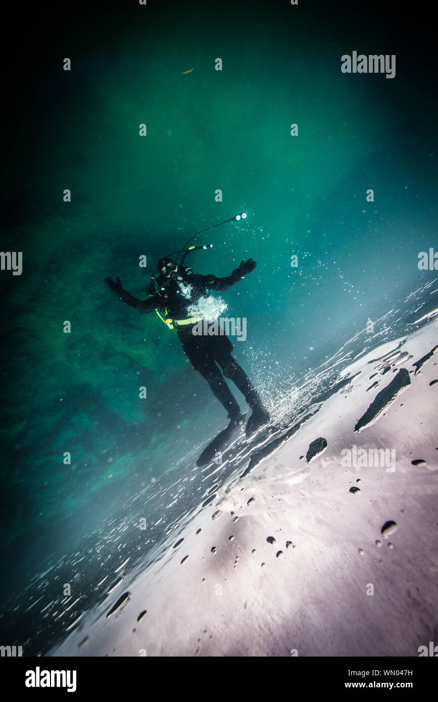 Scuba diver standing underwater hi-res stock photography and images - Alamy