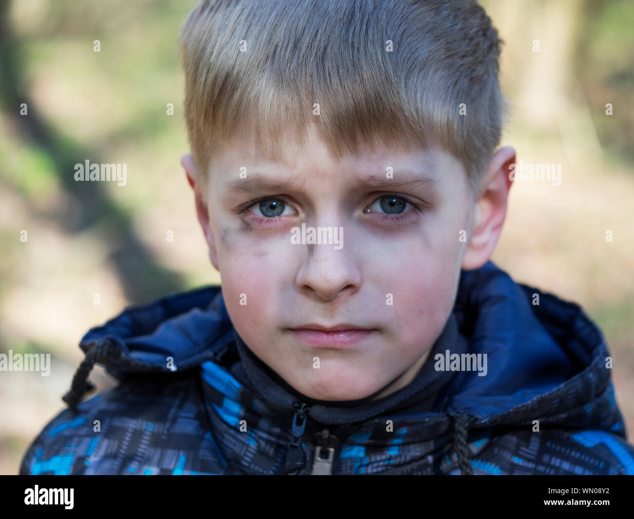 Serious looking face hi-res stock photography and images - Alamy