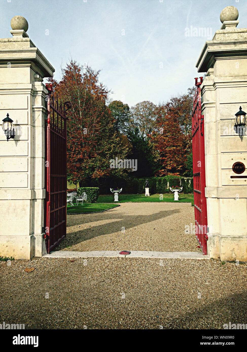 Formal garden gate hi-res stock photography and images - Alamy