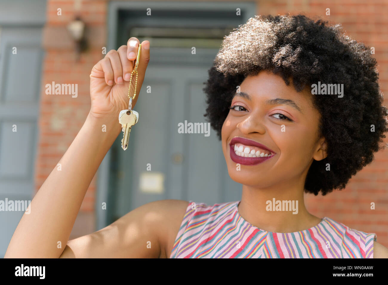 Woman holding keys door hi-res stock photography and images - Alamy