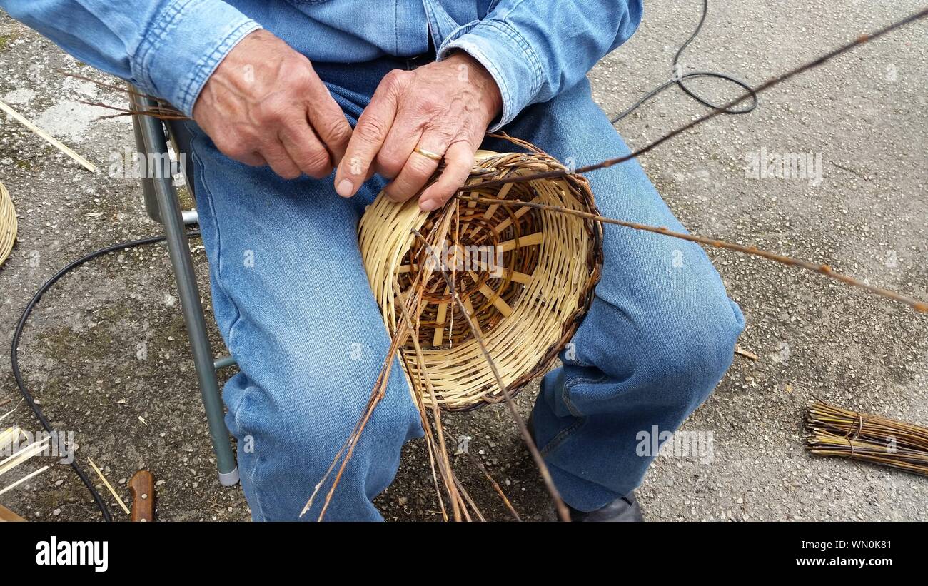 Close up hand making basket hi-res stock photography and images - Alamy